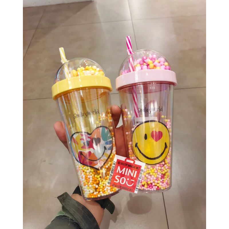 Miniso ขวดน้ําดื่ม SMILEY WORLD พร้อมหลอดดูด (sz.420 มล.) | Shopee Thailand