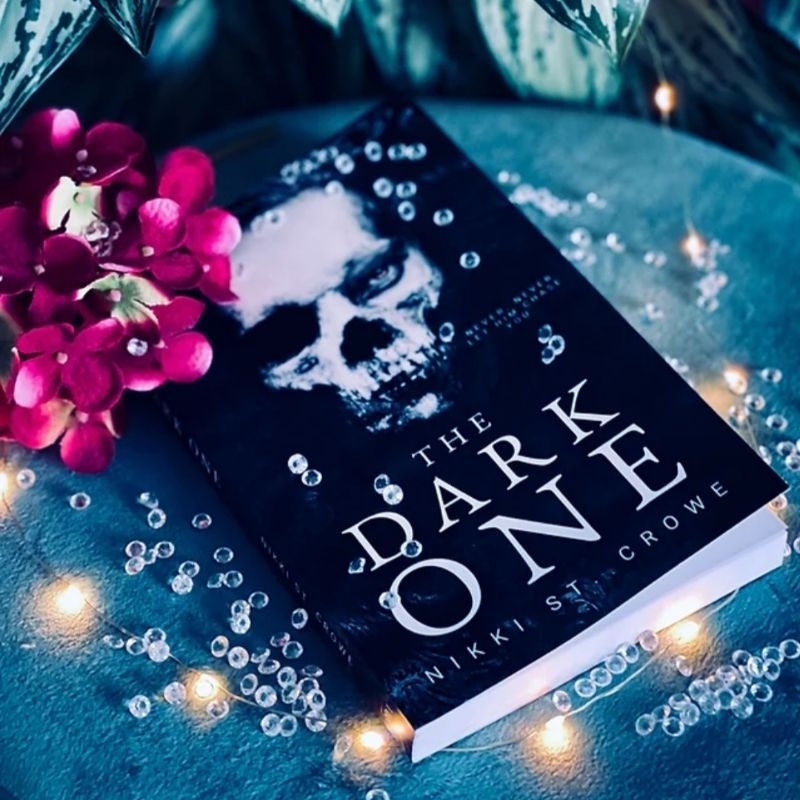 Dark One โดย Nikki St. Crowe ชะแลง | Shopee Thailand