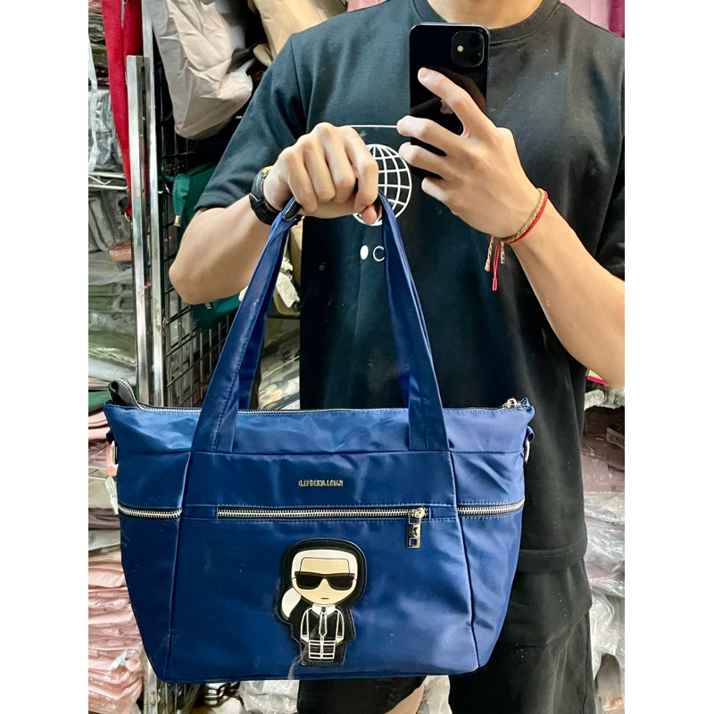 Tas Carry/TAS TOTE/SELEMPANG SIZE L ยี่ห้อ CARL LAGER FELD วัสดุไนลอน ...