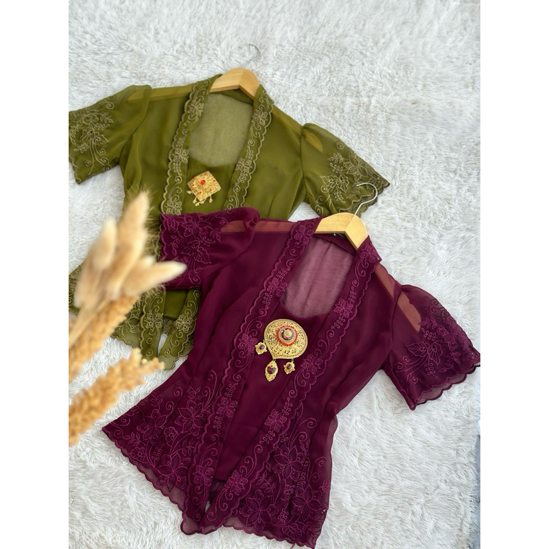 ลิปสติกแบบขัดสั้น BROIDERED KEBAYA ENCIM KEBAYA | Shopee Thailand
