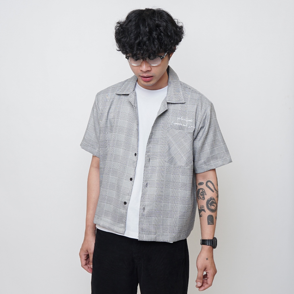 สินค้าแนวตั้ง KEMEJA | Boxy Fit Crop Flannel Short Shirt | Shopee Thailand