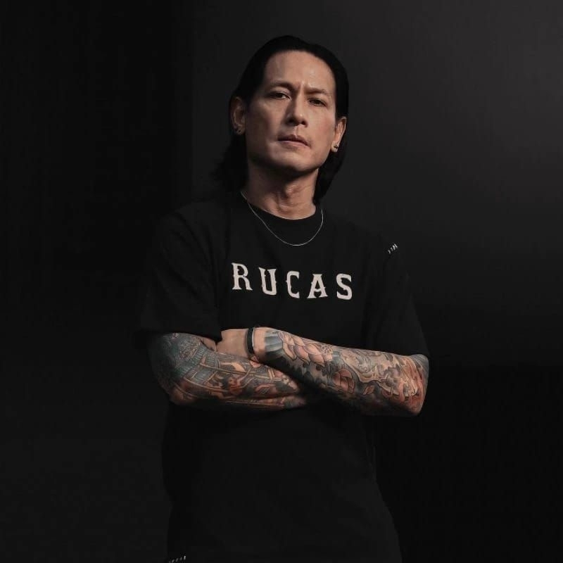 เสื้อยืด Rucas The Initial Hand Stitch เสื้อยืดสีดํา Tee AND | Shopee ...