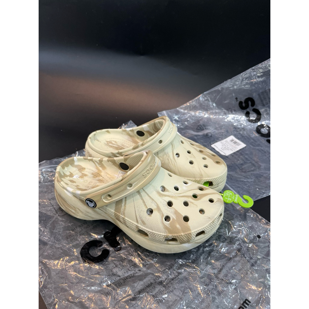 Crocs Platform Clogs Abstract motif / Crocs Classic Platform Clogs ...