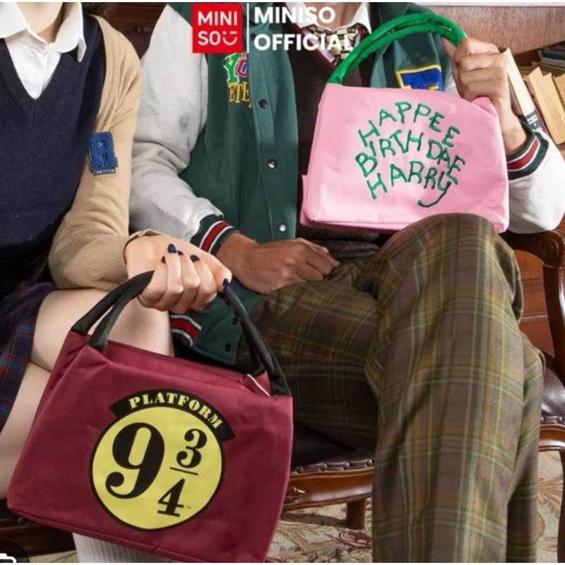 กระเป๋าใส่ข้าวกลางวัน HBD Hedwig Harry potter x Miniso | Shopee Thailand