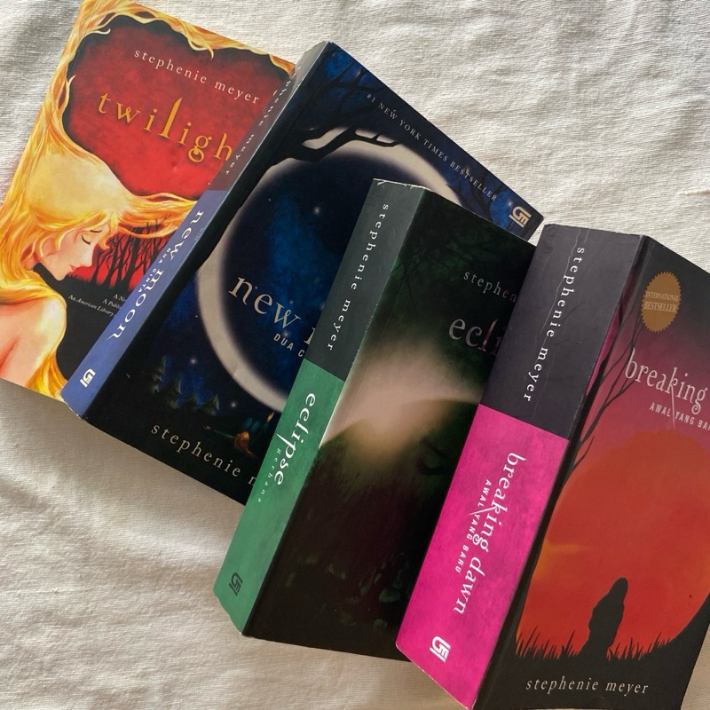 Twilight Saga Series New Moon Eclipse Breaking Dawn Novel Book ...