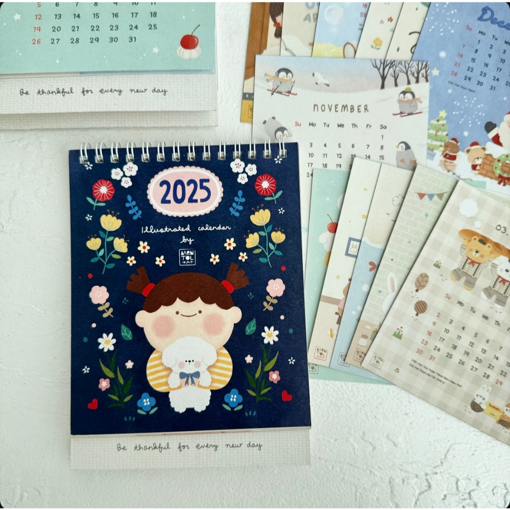 [Artopia] Calendar Cute 2025 by MITHOL ART / ปฏิทินตั้งโต๊ะนั่งน่ารัก 2025 / ปฏิทินยืน 2025 ...