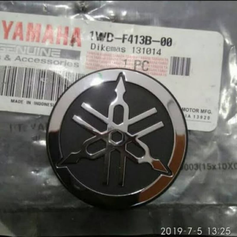 1wd-f413b-013d EMBLEM COVER Tank R25 Wing NMAX NEO SN MAX TURBO TECH ...