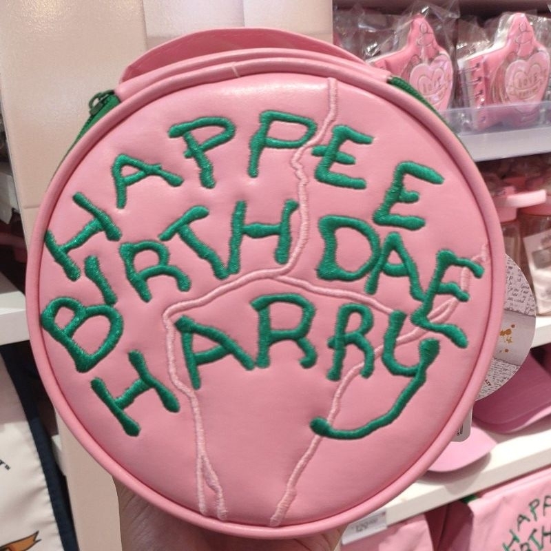 กระเป๋าเดินทางแพลตฟอร์ม 93⁄4 และ HBD (เค้กฮากริด) Harry Potter x Miniso ...
