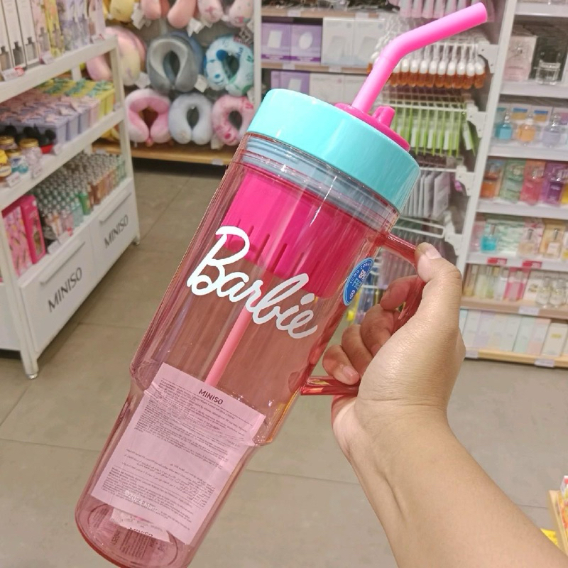Miniso Barbie Shining Collection แก้วน้ําพลาสติก พร้อมหลอดb(1250mL ... Miniso Barbie Shining Collection แก้วน้ําพลาสติก พร้อมหลอดb(1250mL ...