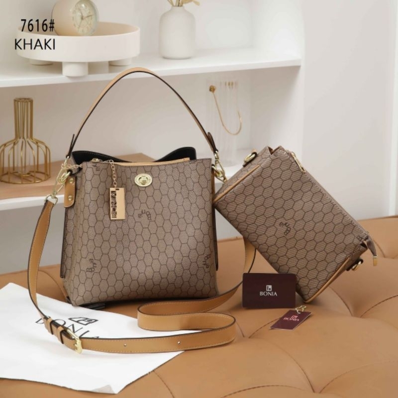 Bonia 2in1 Monogram กระเป๋าสะพายทรงถัง | Shopee Thailand