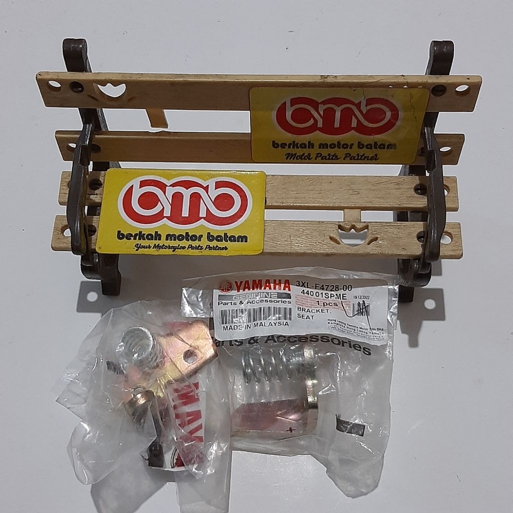 Yamaha RXZ RZR ขายึดเหล็ก ขายึดเสา ตะขอเบาะเดิม | Shopee Thailand