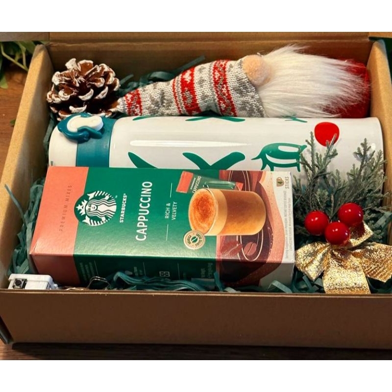 Surprise Christmas Box XMas Box Starbucks หรือ ZUS Coffee Box Reindeer ...