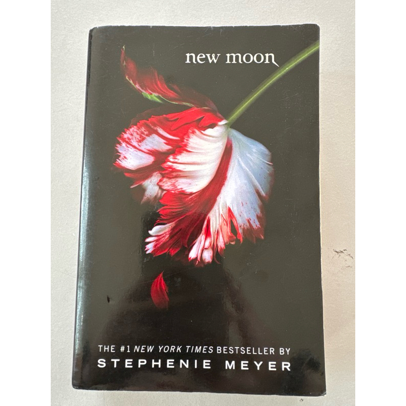 New Moon [The Twilight Saga] - Stephenie Meyer | Shopee Thailand