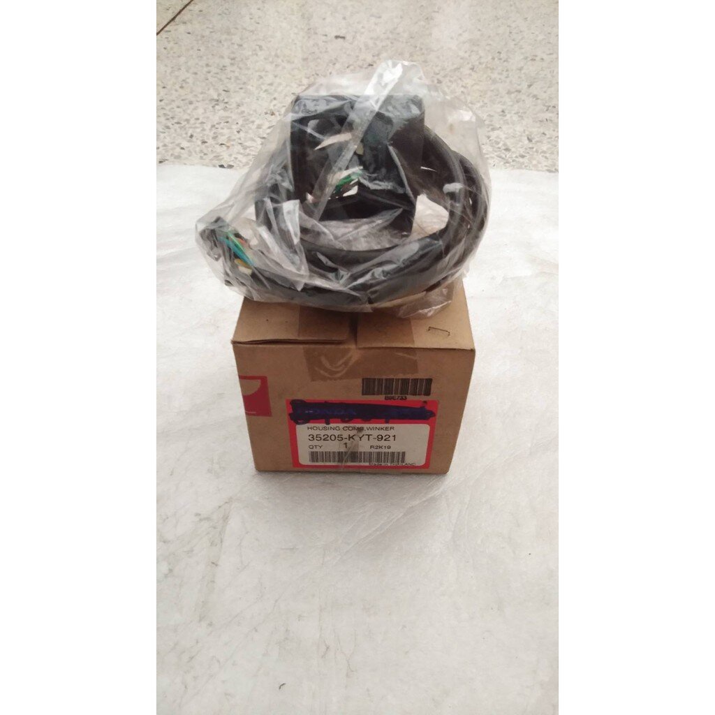 เรือนสวิทช์ไฟเลี้ยว สำหรับรุ่น SCOOPY-i อะไหล่แท้ HONDA 35205-KYT-921 ...