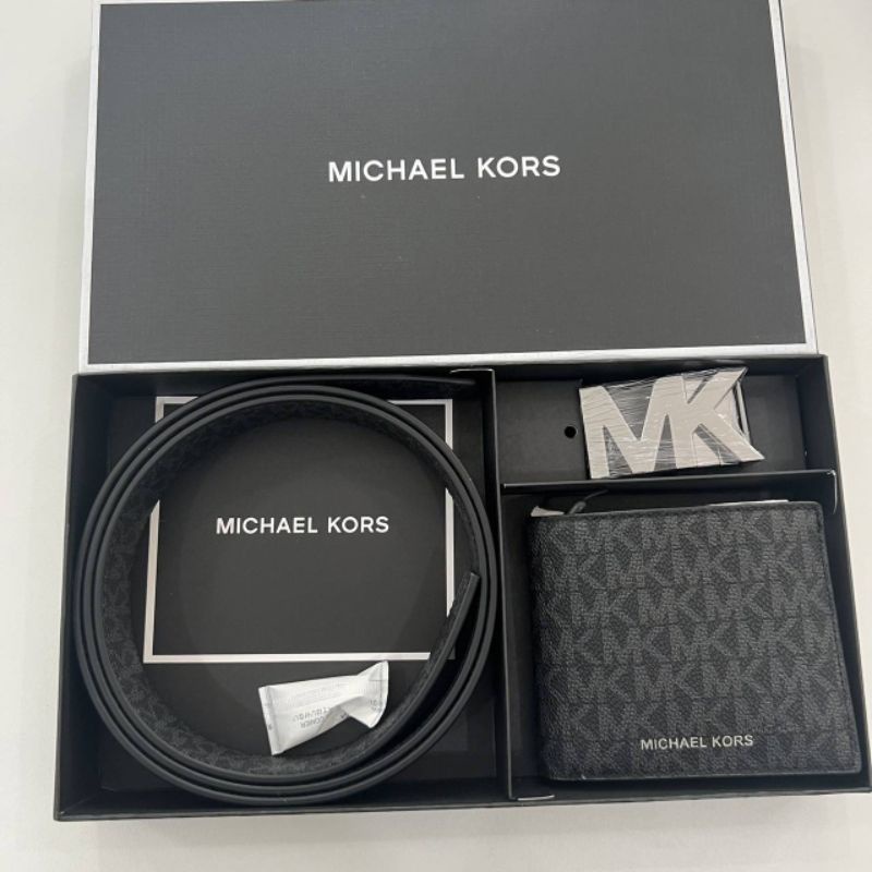 New Michael Kors Box set เข็มขัด + เป๋าตังชายกล่องใหญ่ คุ้มค่ามากค่ะ มี ...