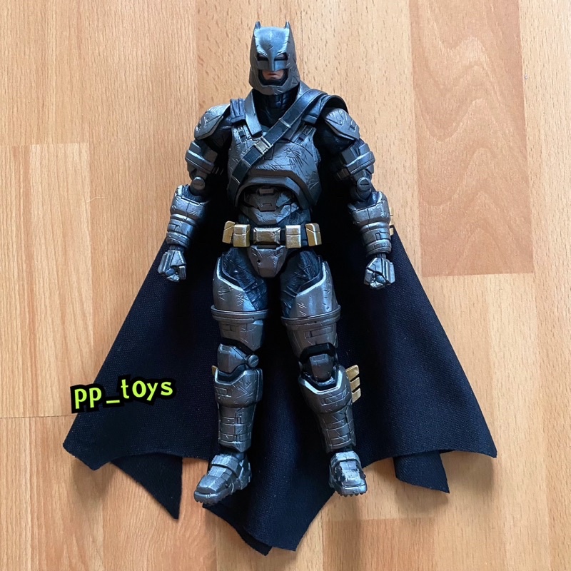Play Arts Kai Armored Batman(KO.) โมเดลแบทแมนเกราะ เปลี่ยนผ้าคลุมใหม่ ...