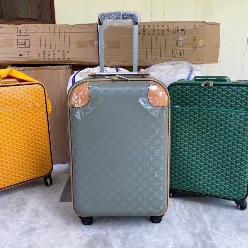 พร้อมเดินทาง Louis Vuitton monogram 20 นิ้ว รูปทรงกระทัดรัดถือขึ้น ...