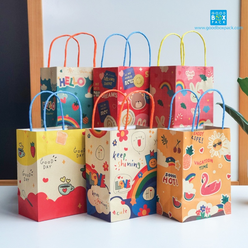 Goodboxpack(50ชิ้น/แพค)ถุงกระดาษคราฟท์ หูหิ้วคละสี ไซส์ S พิมพ์ลาย ขนาดกว้าง 8 x ยาว 13 x สูง 18 ...