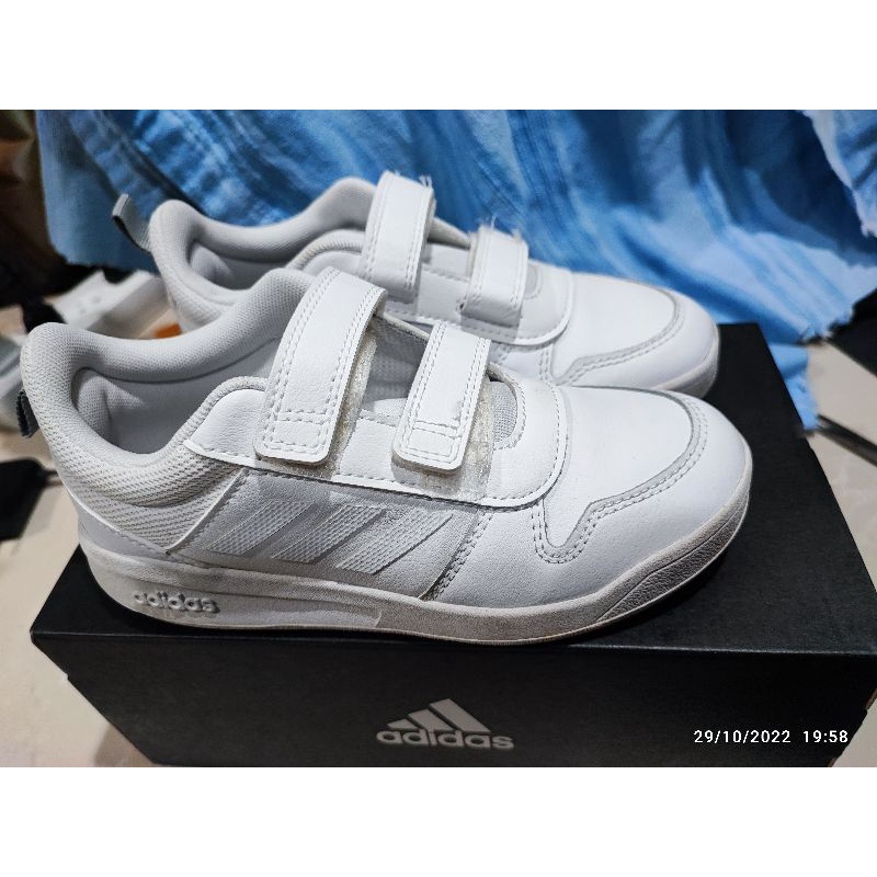 รองเท้า TENSAURUC EG4089 สีขาว ของลิขสิทธิ์แท้(มือสอง) | Shopee Thailand