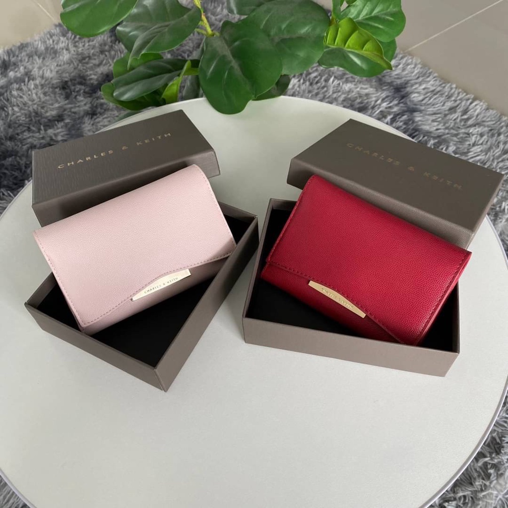 CHAR//LES & KEITH V-CUT FRONT FLAP WALLET Code:B11D231065 แบรนด์แท้ 100 ...