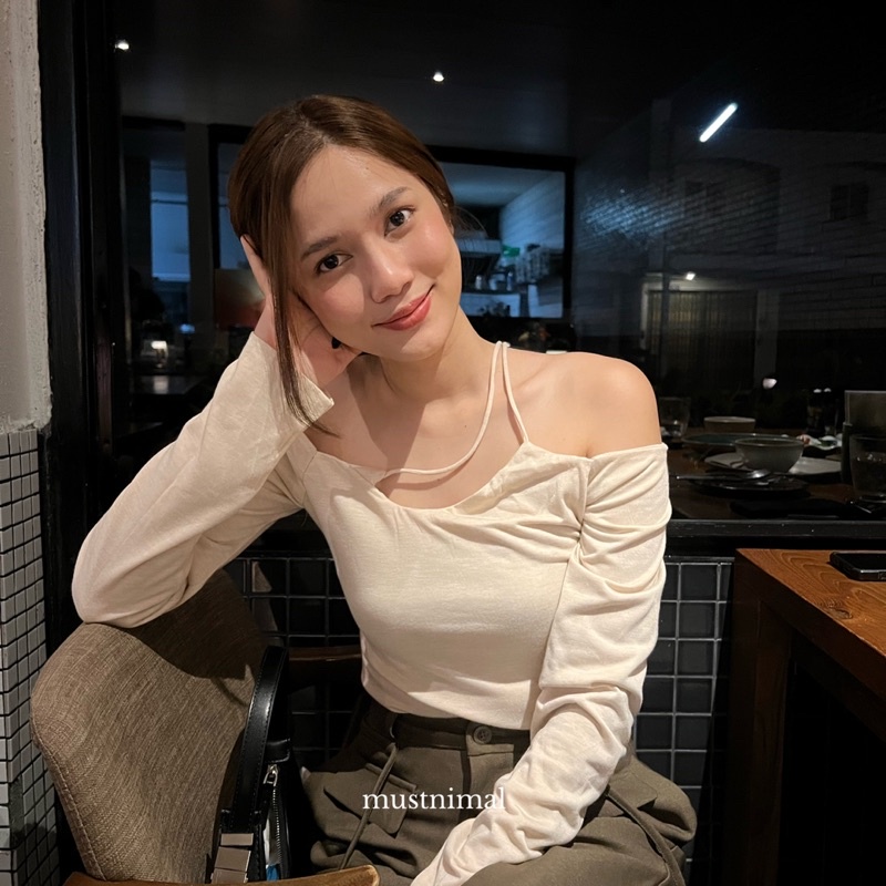 (พร้อมส่ง) MUSTNIMAL | Ava long sleeve shirt เสื้อแขนยาวปาดไหล่ เสื้อแขนยาวแขวนไขว้ TP032 ...