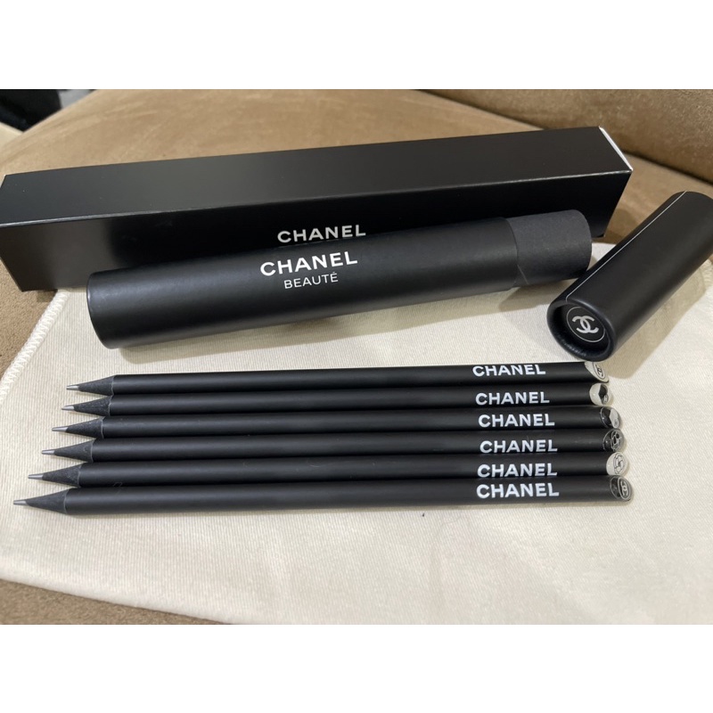 ดินสอ chanel แท้ 100% จากช็อป chanel paragon ในเซ็ท 1 กล่อง มี 6 แท่ง ...