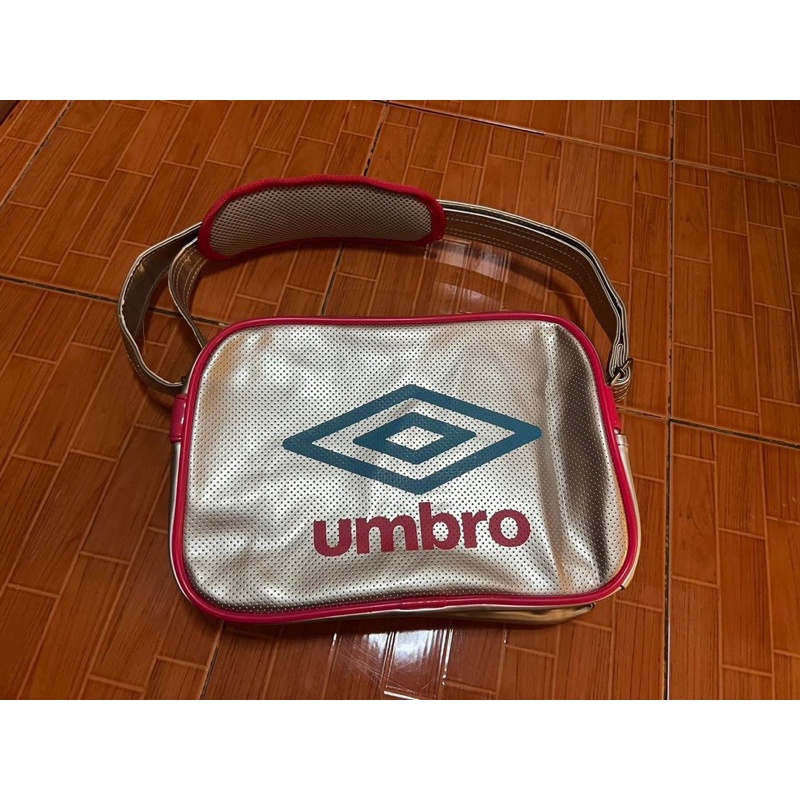 กระเป๋าสะพาย UMBRO สภาพมากกว่า 85% | Shopee Thailand