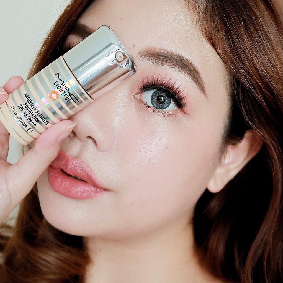 แท้ทั้งร้าน !! แบ่งขายรุ่นออร่า MAC LIGHTFUL C NATURALLY FLAWLESS FOUNDATION SPF35/PA++ | Shopee ...