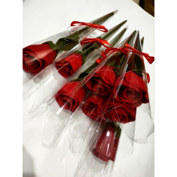 Mawar (10 Stalks) ดอกกุหลาบ + พลาสติก & ริบบิ้น พร้อมผ้าสักหลาด ดอกไม้ ...
