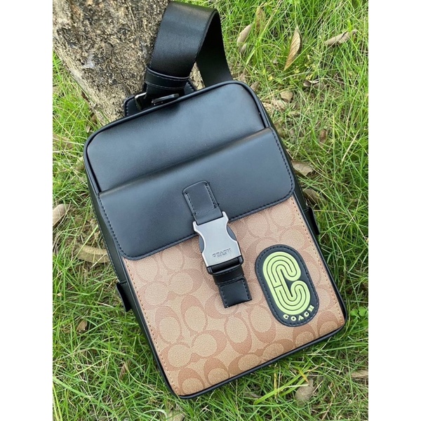 Coach Track Pack In Signature Canvas With CC017 | Shopee Thailand