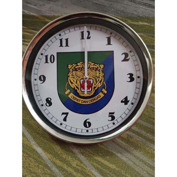 Ggk ATM เสื้อผ้าติดผนัง | Shopee Thailand