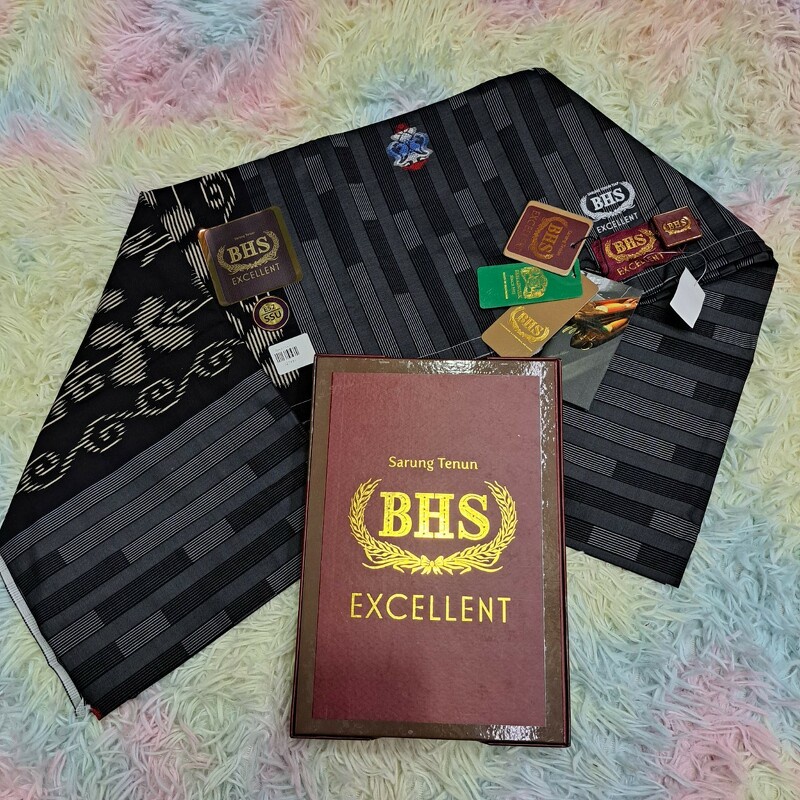 โสร่งผู้ชาย BHS EXCELLENT ( ผ้ายกดอก ) รุ่น SSU E52 รหัส BHA01 | Shopee ...