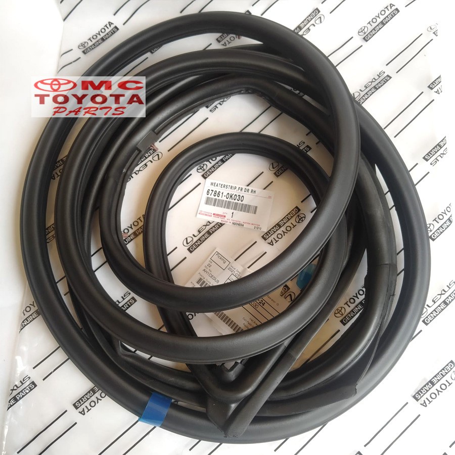 ยางประตูหน้า Innova Right | 67861-0k030 | Shopee Thailand