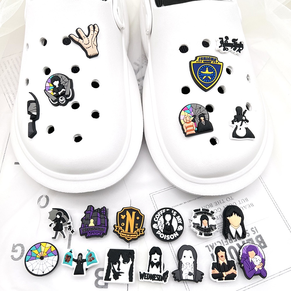 ใหม่ Wednesday Addams Series crocs jibbitz Charms ปุ่มตกแต่งของขวัญวัน ...
