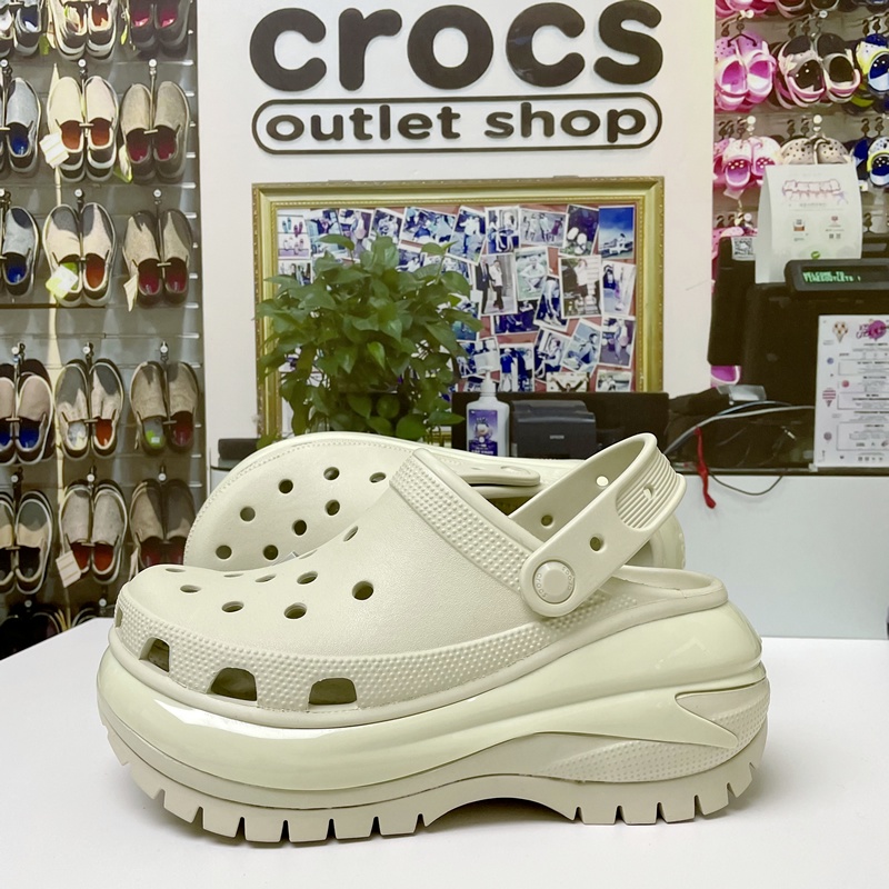 Croc ผู้หญิง mega crush อุดตัน#207988 | Shopee Thailand