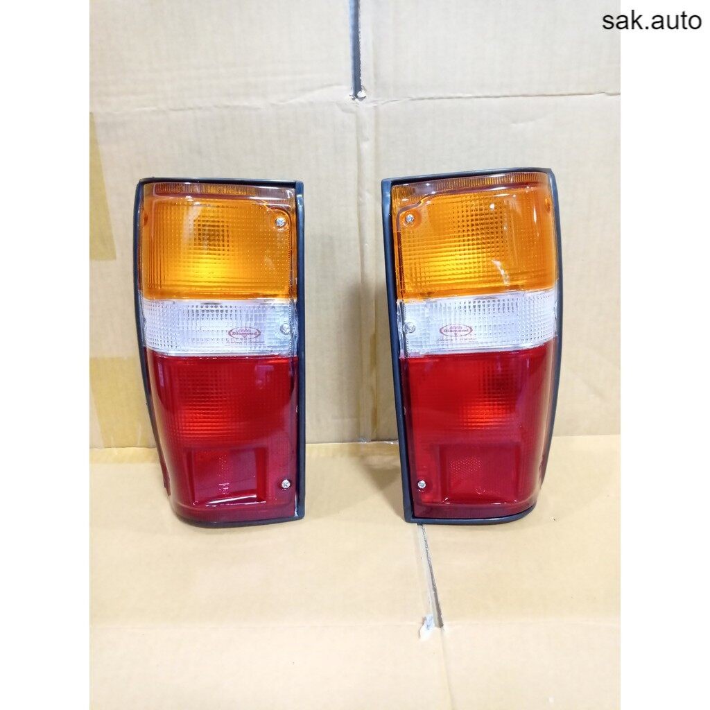 ไฟท้าย โตโยต้า ฮีโร่ TOYOTA HILUX HERO LN50 LN56 พร้อมขั้วหลอด ตราเพชร BT | Shopee Thailand