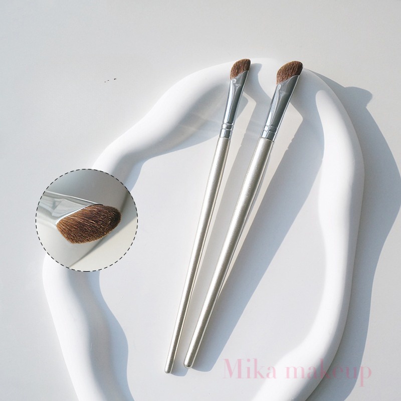 326 Sickle Eye Countour Brush Gold Oblique Angle Eye Detail Blending ...