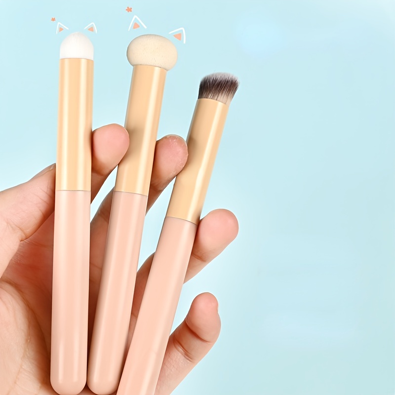 Small Mushroom Concealer Brush For Blemishes Acne Marks Dark Circles ...