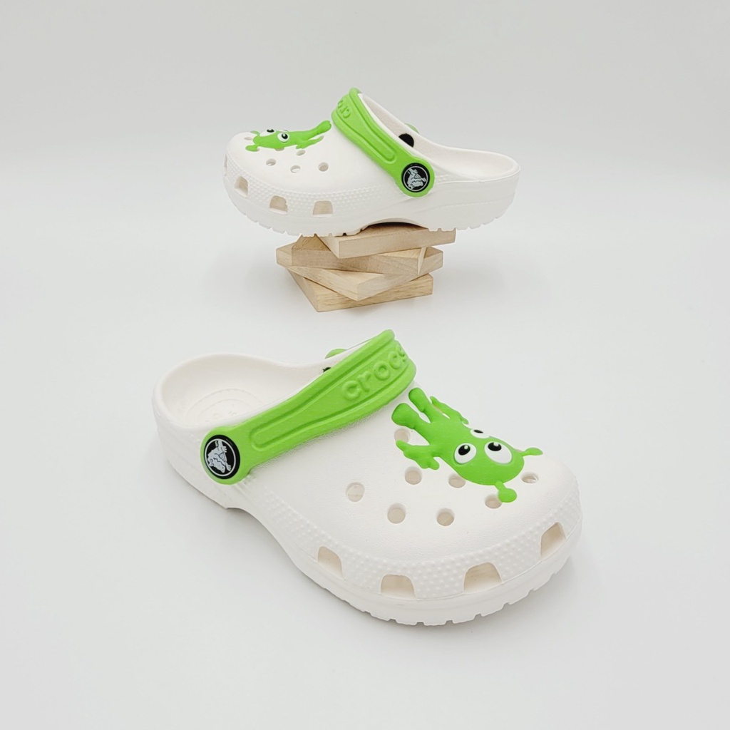 รองเท้าลำลองแฟชั่น เด็ก สไตล์ Crocs Classic Glow Alien Clog Kids ...