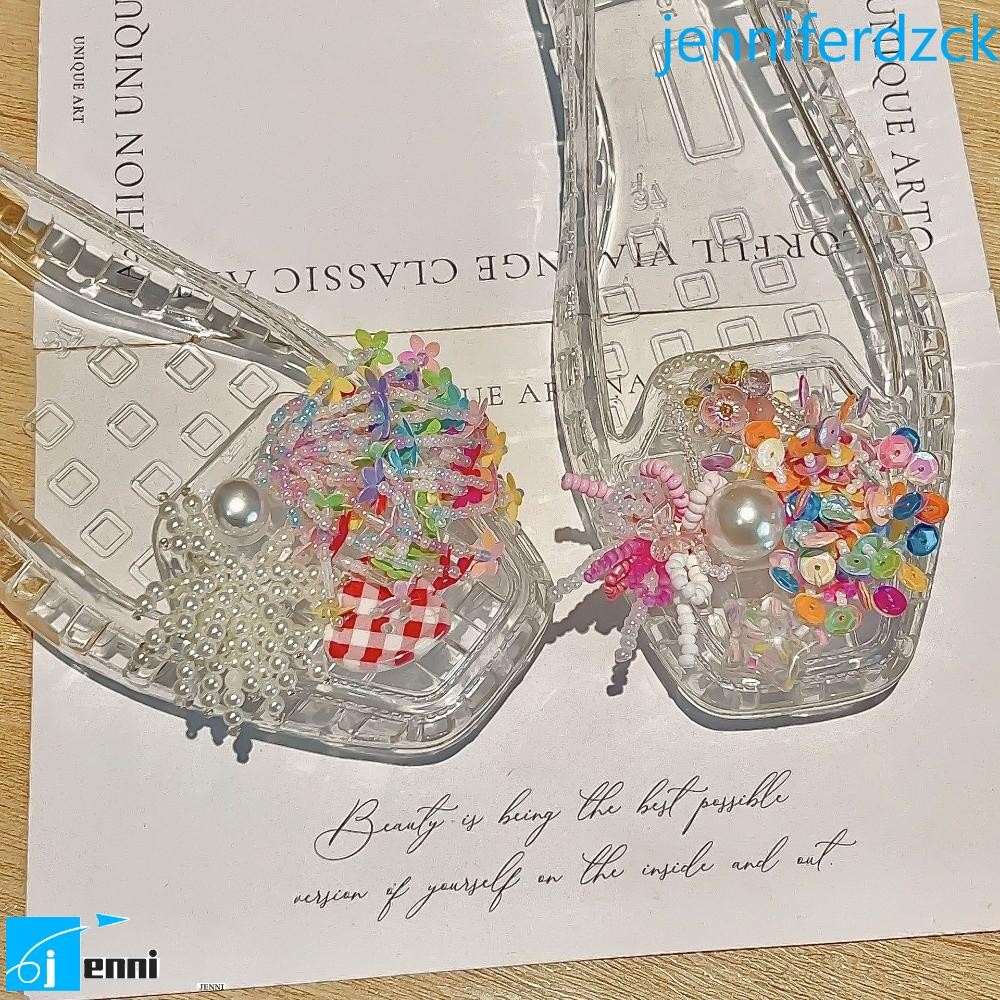JENNIFE Heavenly Jelly รองเท้าแตะ Charms พร้อมปุ่มคริสตัลและดอกไม้มุก ...