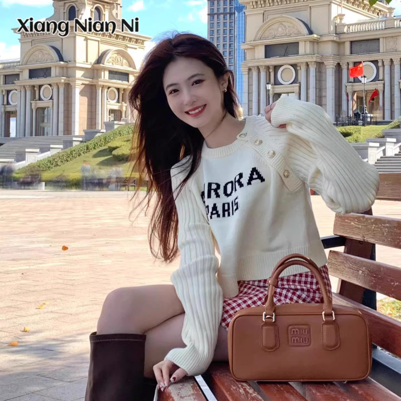 Xiang Nian Ni เสื้อสเวตเตอร์ถักผู้หญิงตัวอักษรสั้นอ่อนโยน Jacquard ลูกเรือคอเสื้อกันหนาวเสื้อสวม ...