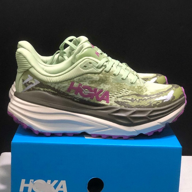 Hoka Stinson 7 และ Hoka Clifton 9 รองเท้าวิ่งสำหรับทั้งผู้ชายและผู้หญิง ...