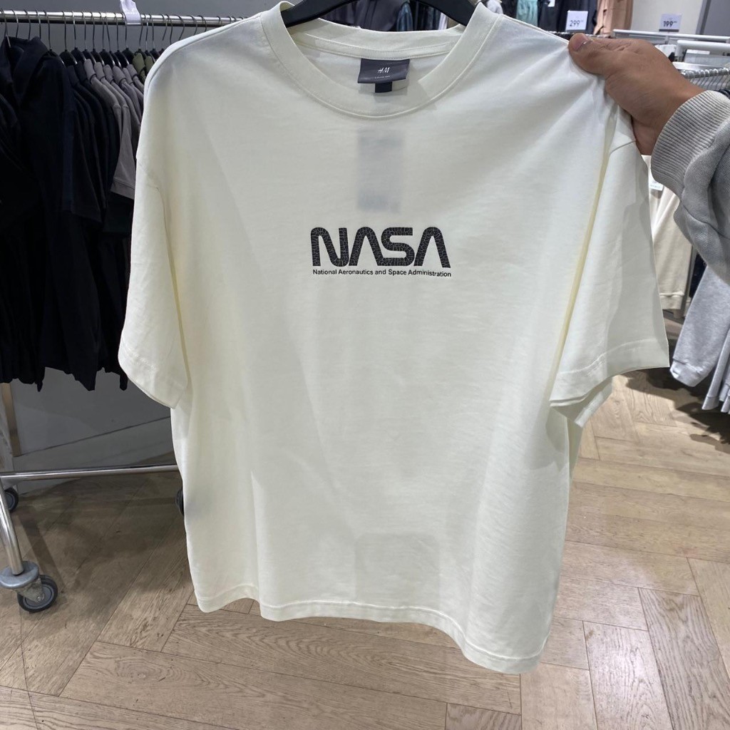 จัสทิพ. เสื้อยืด Nasa H&M X Loose Fit (ผู้ชาย) | Shopee Thailand