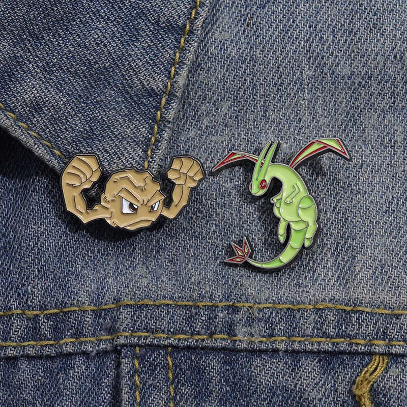 เข็มกลัด โลหะผสม รูปการ์ตูนอนิเมะ Pokemon Desert Dragonfly เหมาะกับ ...