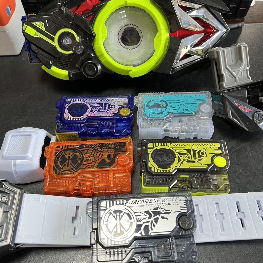 พร้อมส่ง ใหม่ หม้อแปลงไฟฟ้า Kamen Rider Zero One 01 DX คีย์หมาป่าส่องแสง สําหรับตั้งโต๊ะ ...