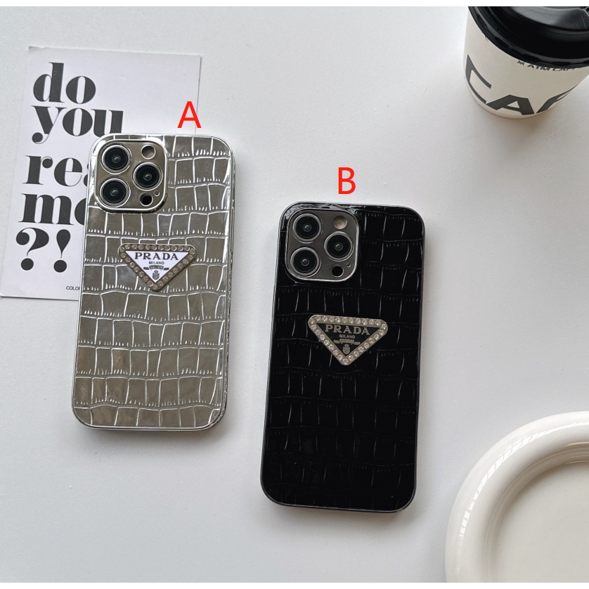 PRADA เคสโทรศัพท์มือถือ ลายหนังจระเข้ ประดับเพชร ทรงสามเหลี่ยม สําหรับ iphone15 pro max 14 14pro ...