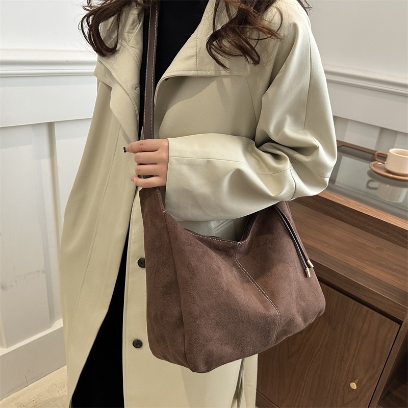 Lenira(B2298) กระเป๋าสะพายข้างผ้าหนังกลับ ใส่ไอแพดได้(ขนาด16นิ้ว ...