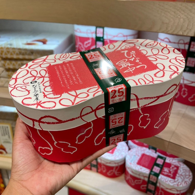 ⭐️ของแท้จากญี่ปุ่น⭐️ Peanuts Monaka เป็นรูปถั่ว และด้านในของเปลือกเป็น ...