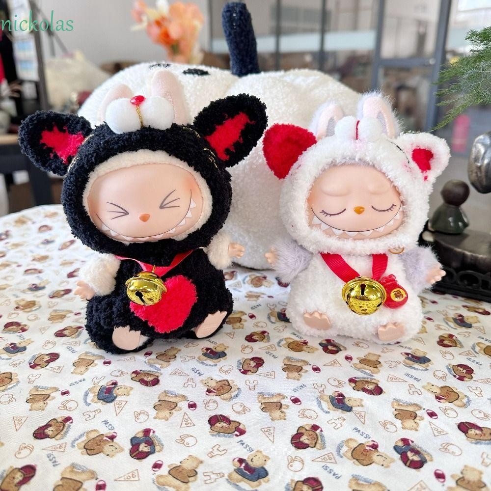 Nickolas นั่ง Labubu ผ้า, Rich Lucky Cat ชุด Labubu Time ตุ๊กตาเสื้อผ้า ...