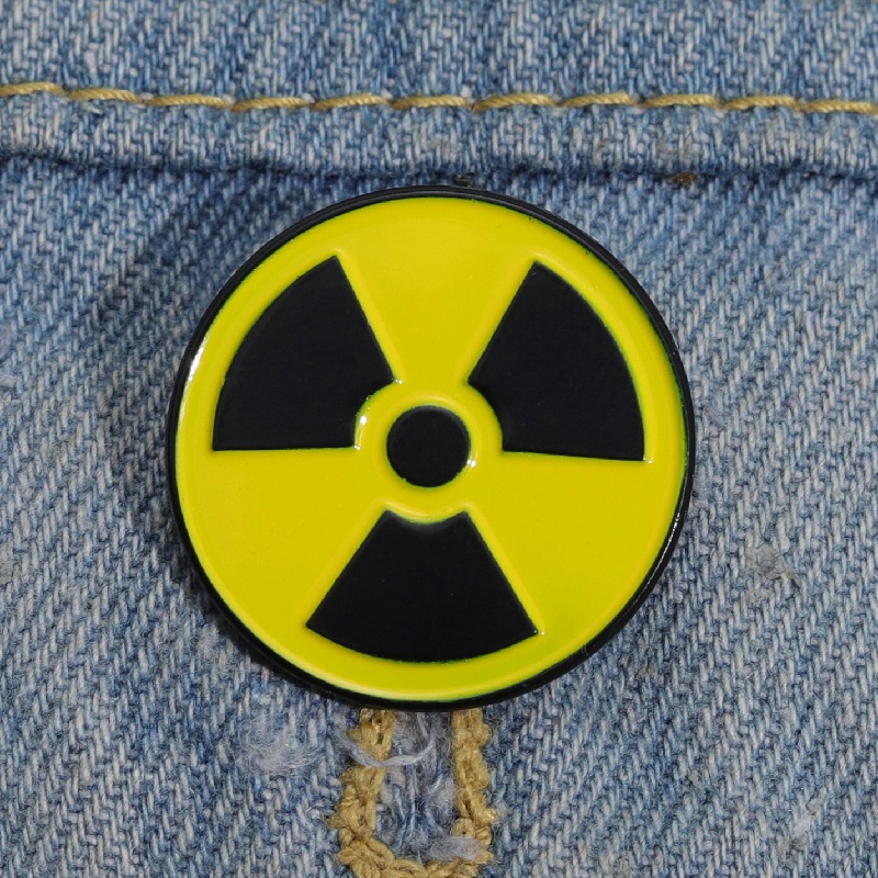 เข็มกลัดโลหะ รูปโลโก้ Radioactive สร้างสรรค์ เครื่องประดับแฟชั่น ...